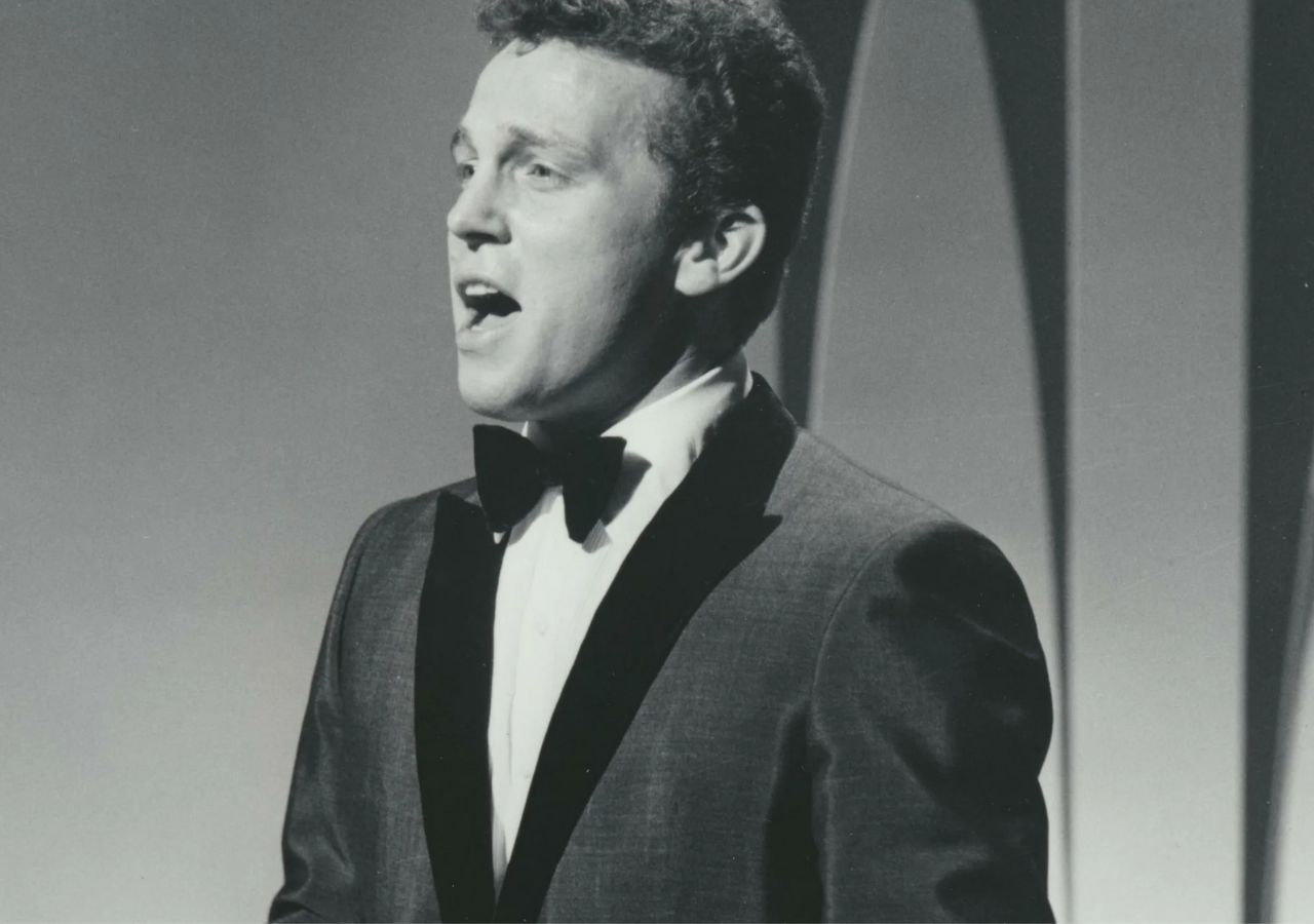 Bobby Vinton - Mr. Lonely